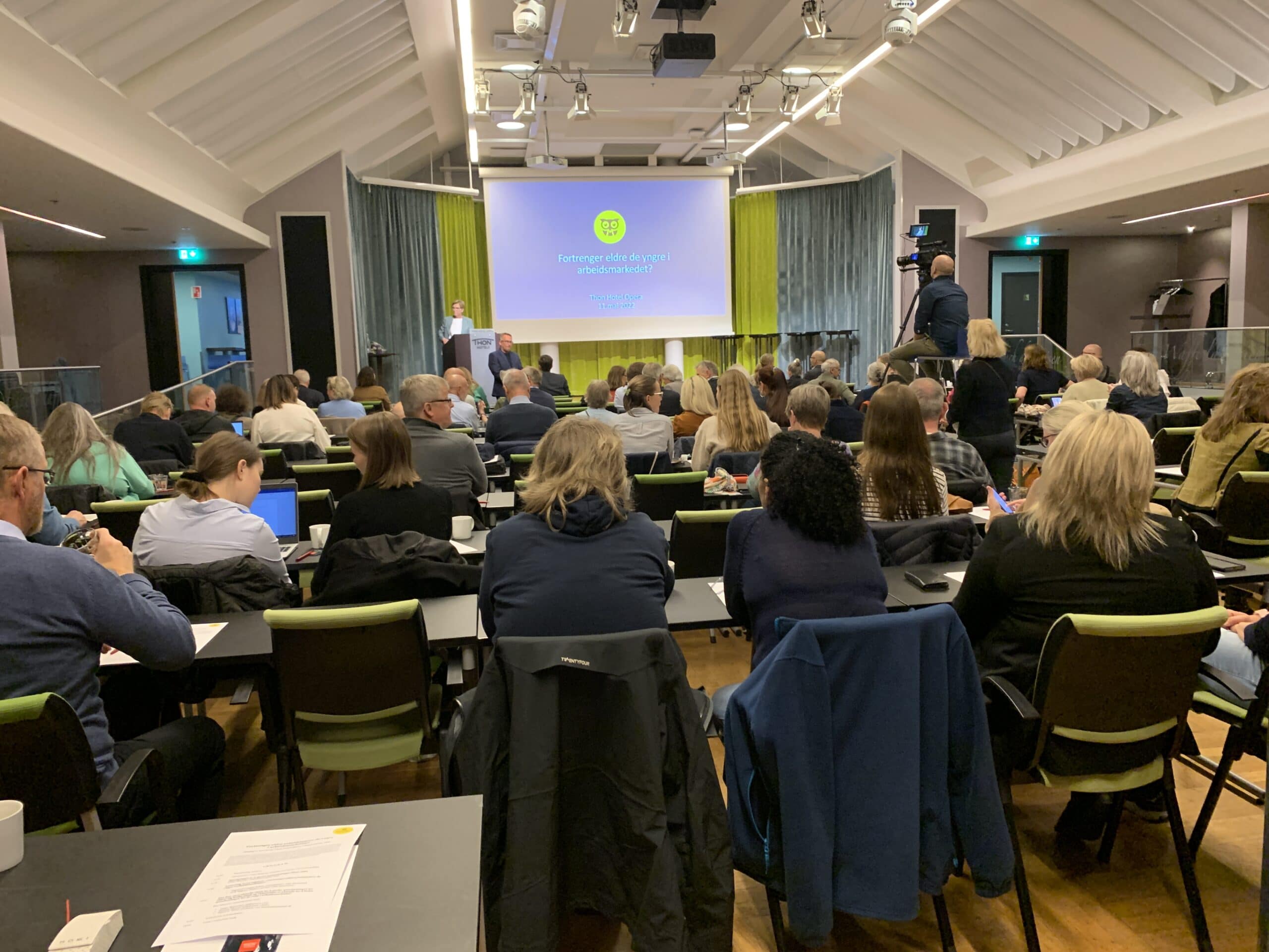 Fortrenger eldre arbeidstakere de yngre i arbeidsmarkedet? - Kunnskapssenter for lengre arbeidsliv